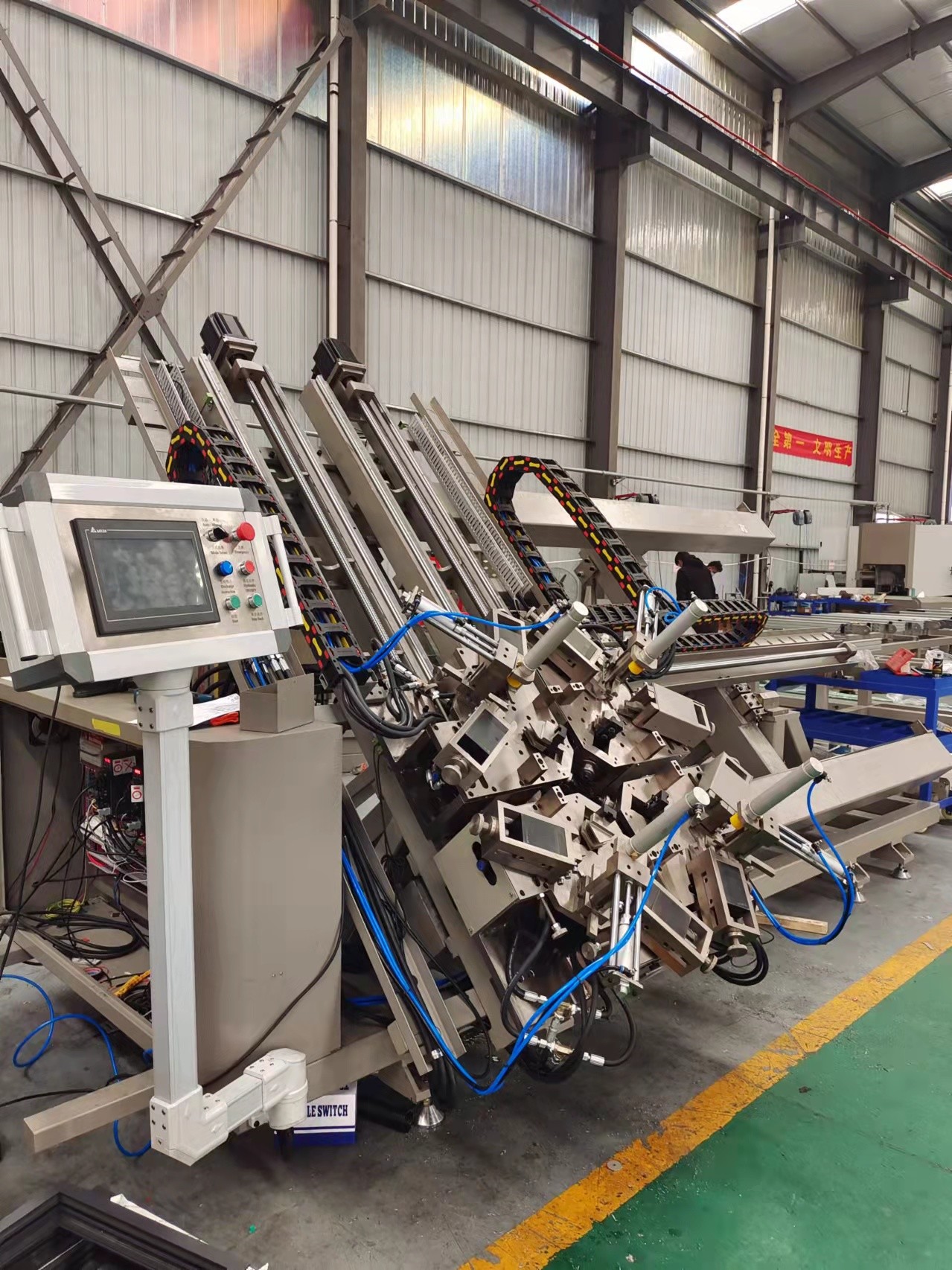 CNC 4 Head Aluminium Profile Corner Crimping Machine For Professional ...